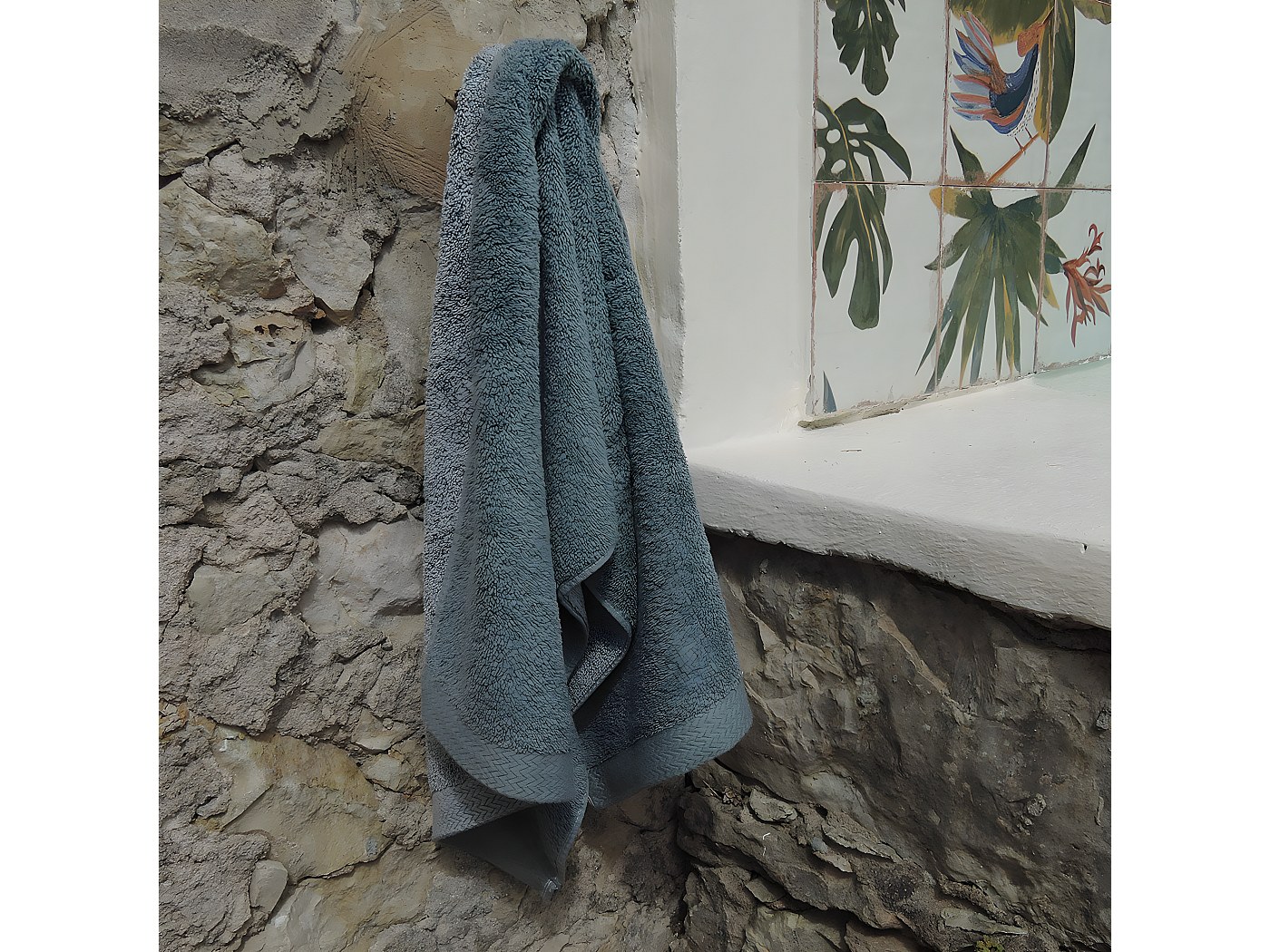 Serviette invité en coton éponge bleu minéral 30 x 50 cm