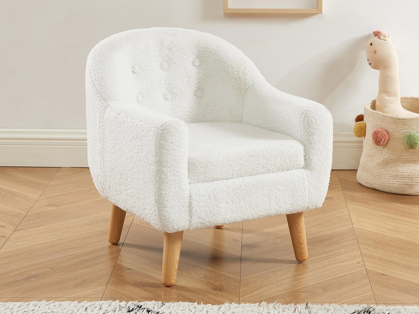 Fauteuil pour enfant en tissu bouclette blanc avec pieds effet bois CASORLA