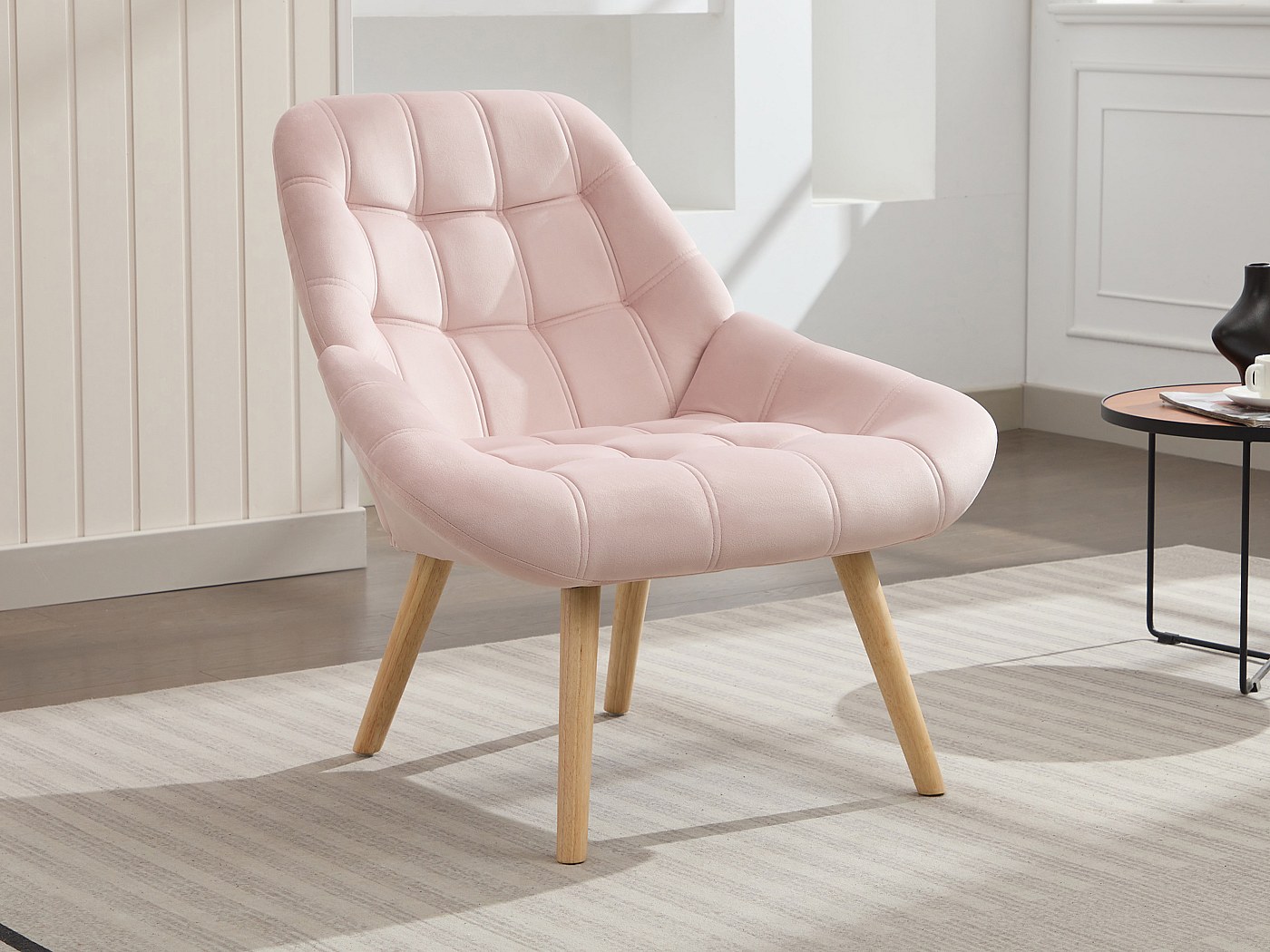 Fauteuil en velours rose style scandinave capitonné LUOSTO