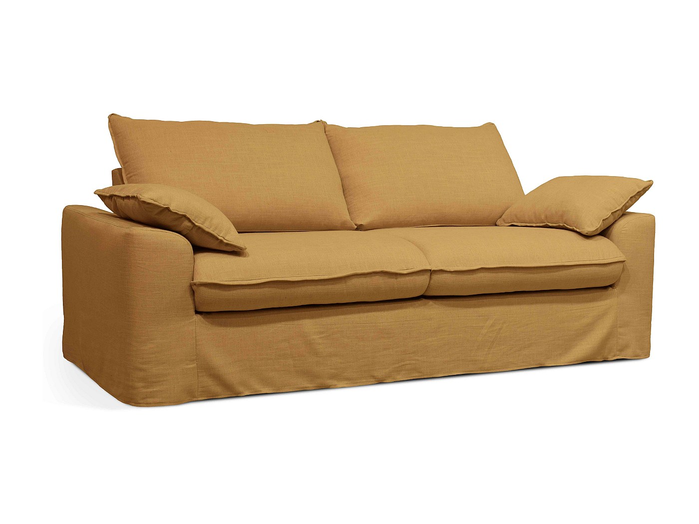 sofá de tela de lino color ocre con una funda en gris claro jaspeado