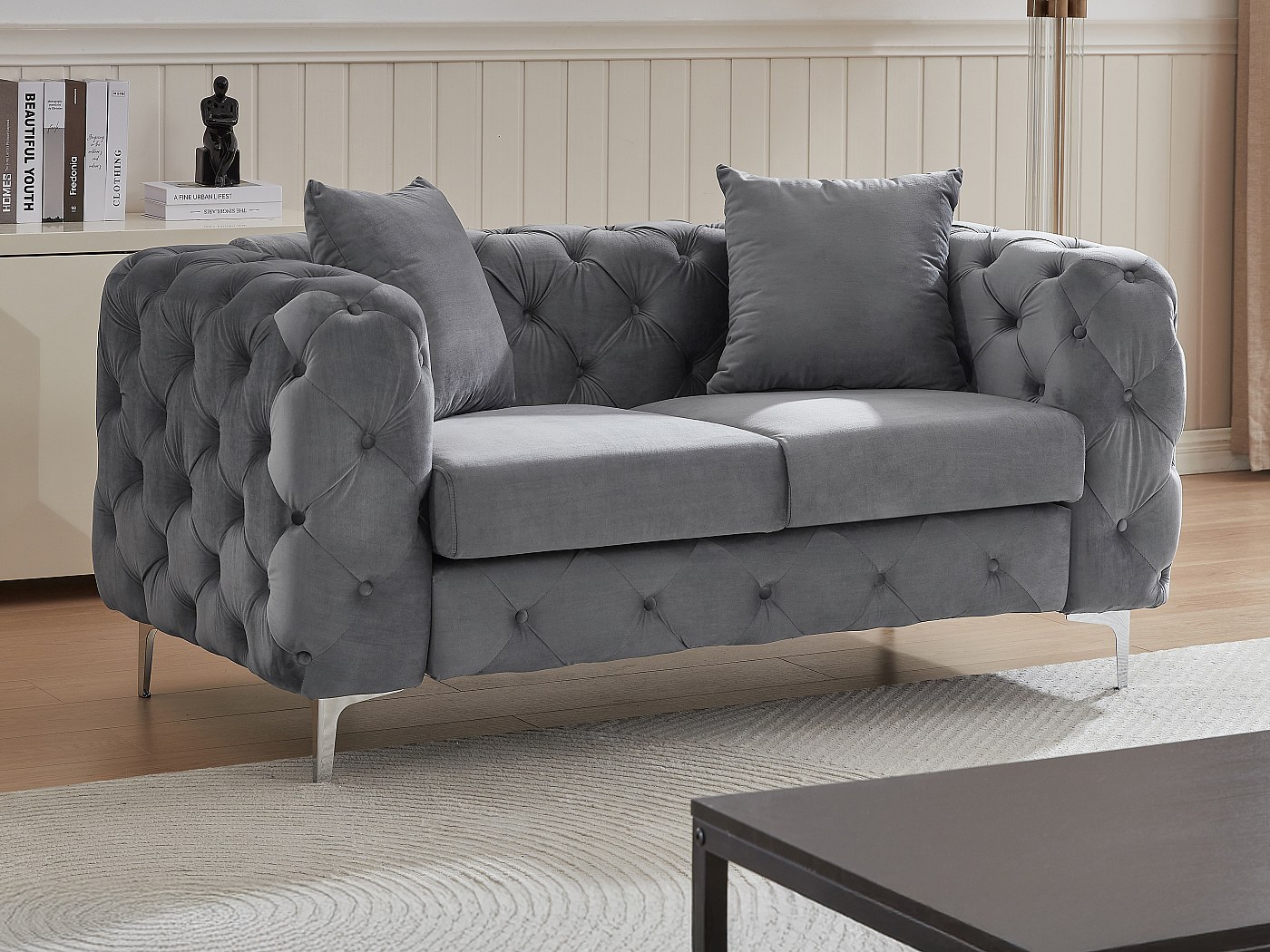 Canapé 2 places chesterfield en velours anthracite et pieds en métal EDWINA