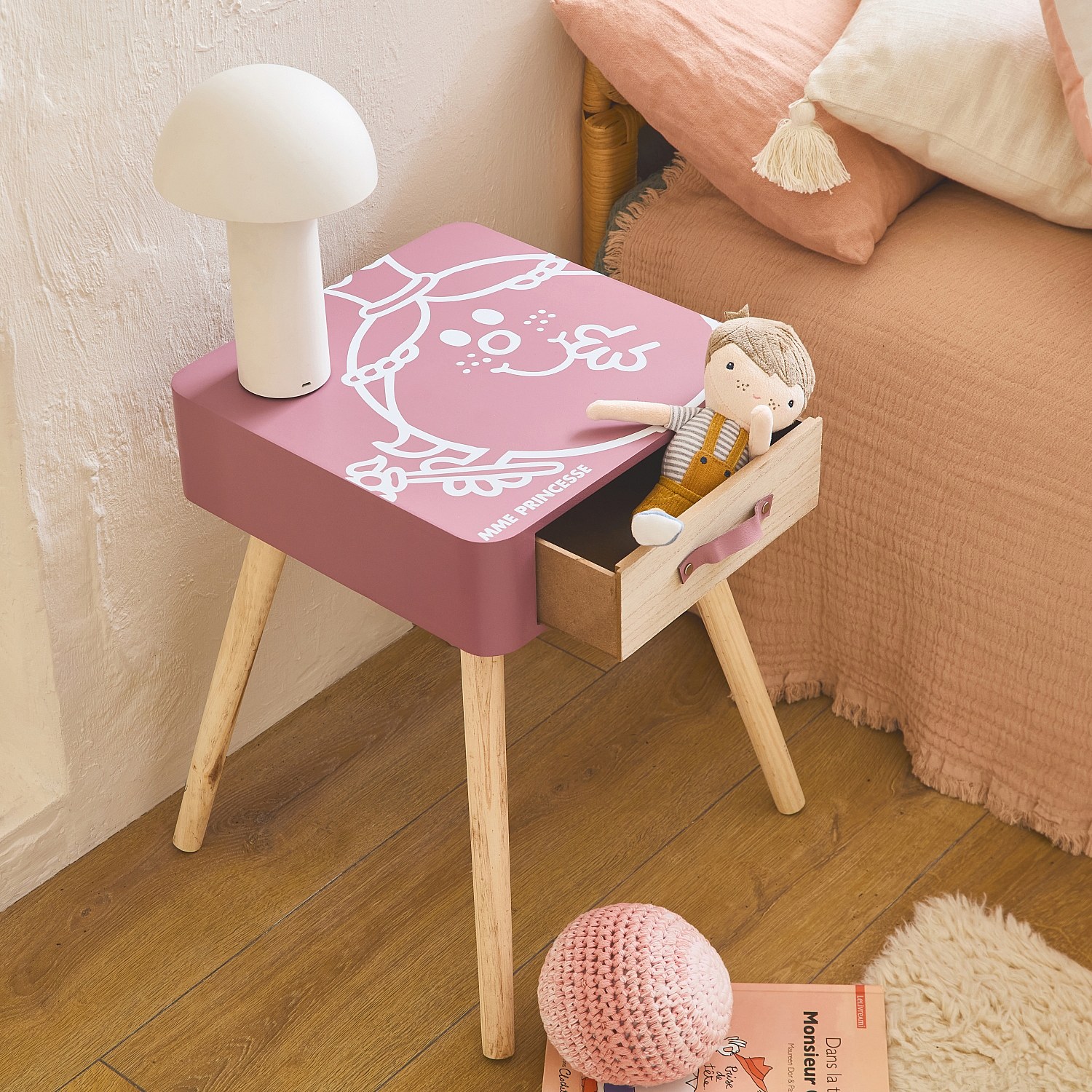 Table de chevet enfant collection Monsieur/Madame. Madame Princesse. rose