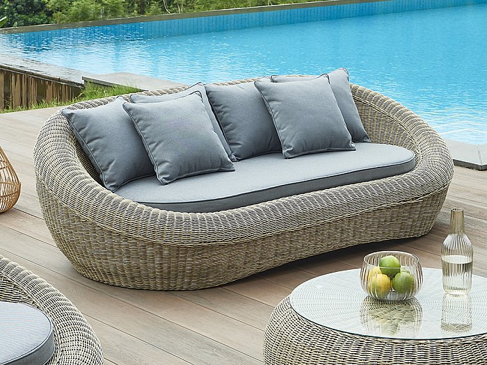 Driezitstuinbank van donker naturelkleurig gevlochten hars ...