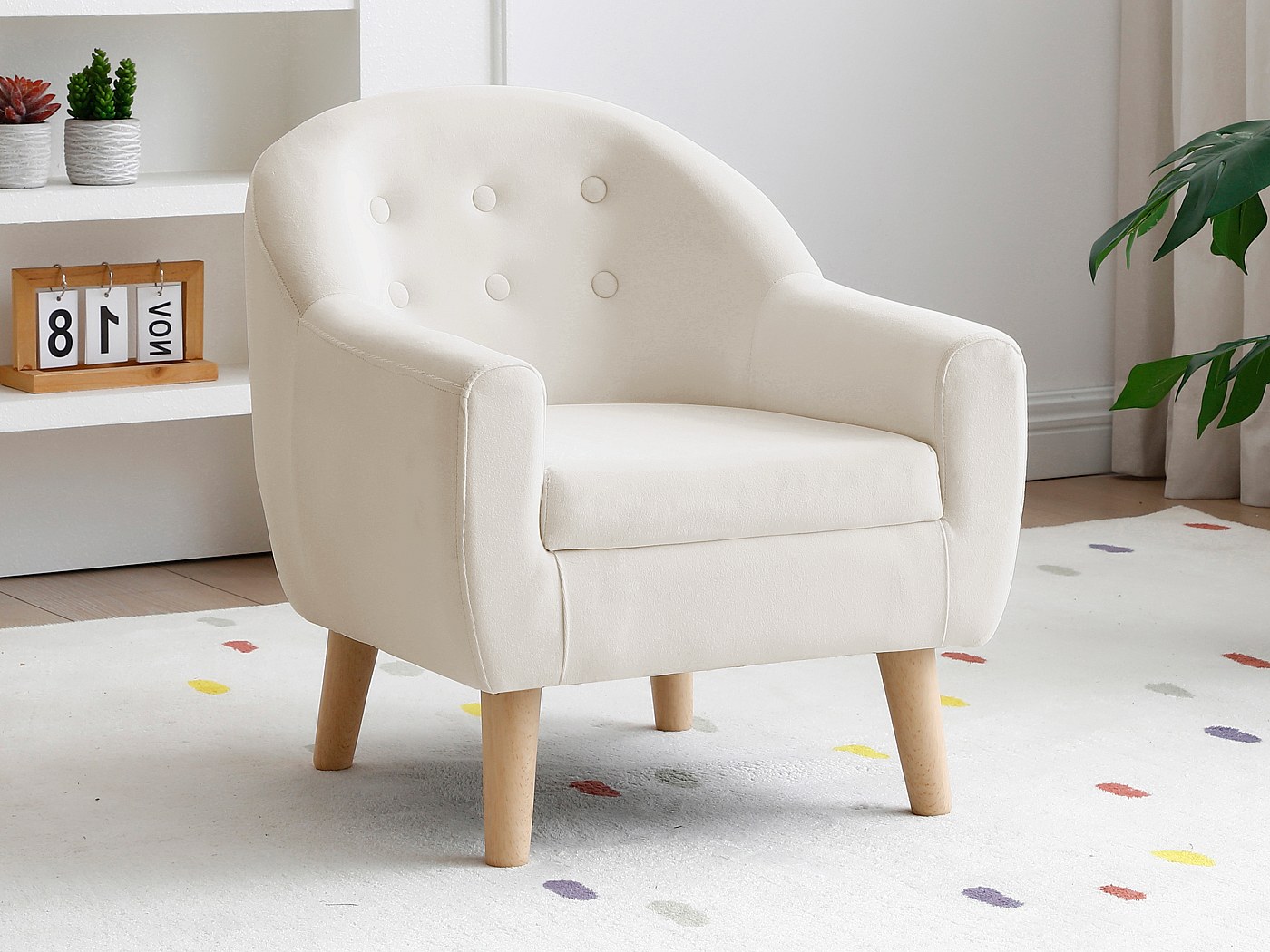 Fauteuil pour enfant en velours beige avec pieds effet bois CASORLA