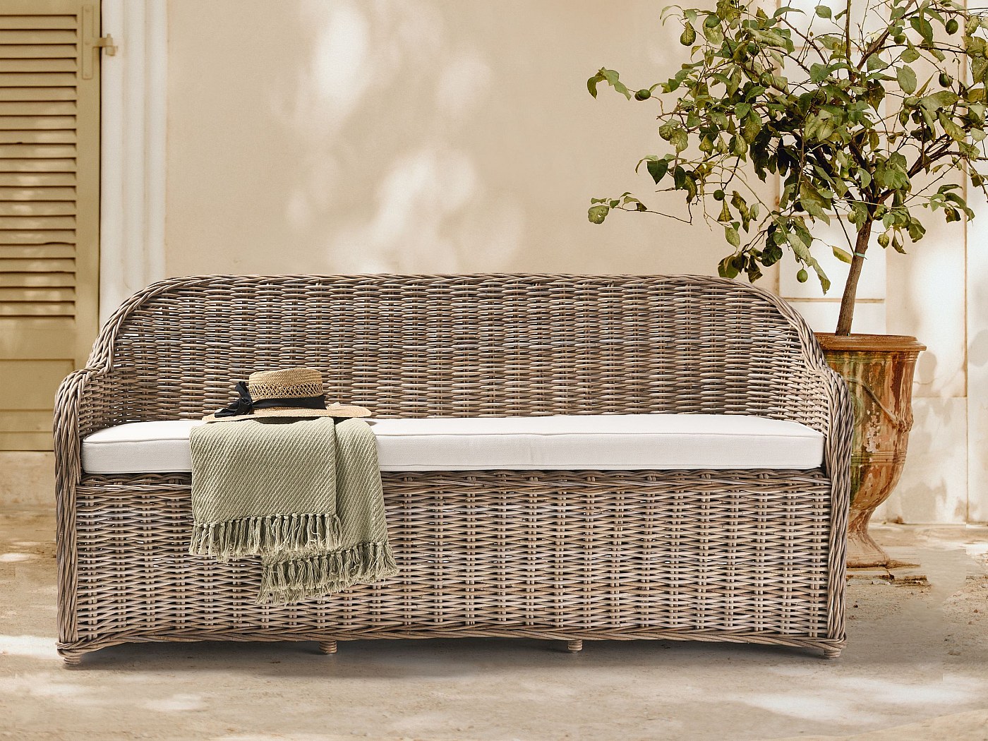3-Sitzer Gartensofa mit Armlehnen Rattan naturfarben Auflagen beige ...