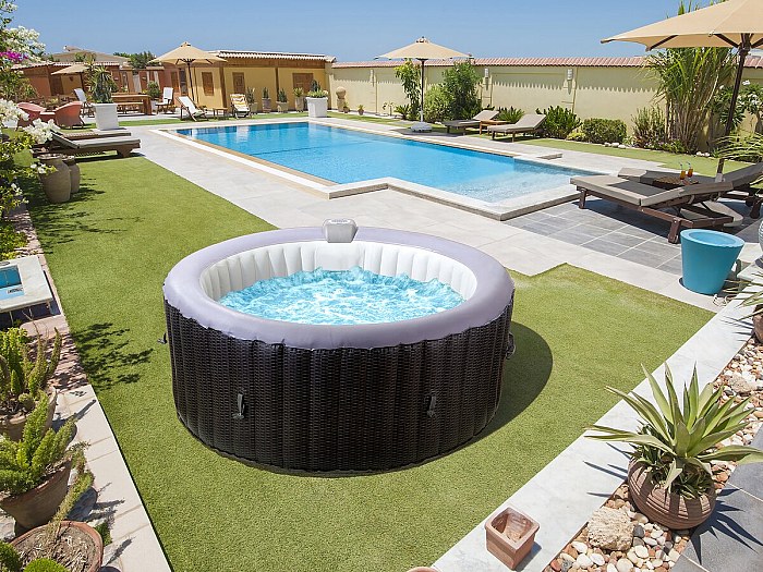 Aufblasbarer Whirlpool "Malaga" 4 Plätze Grau PVC - Luftdüsen - Heizung ...