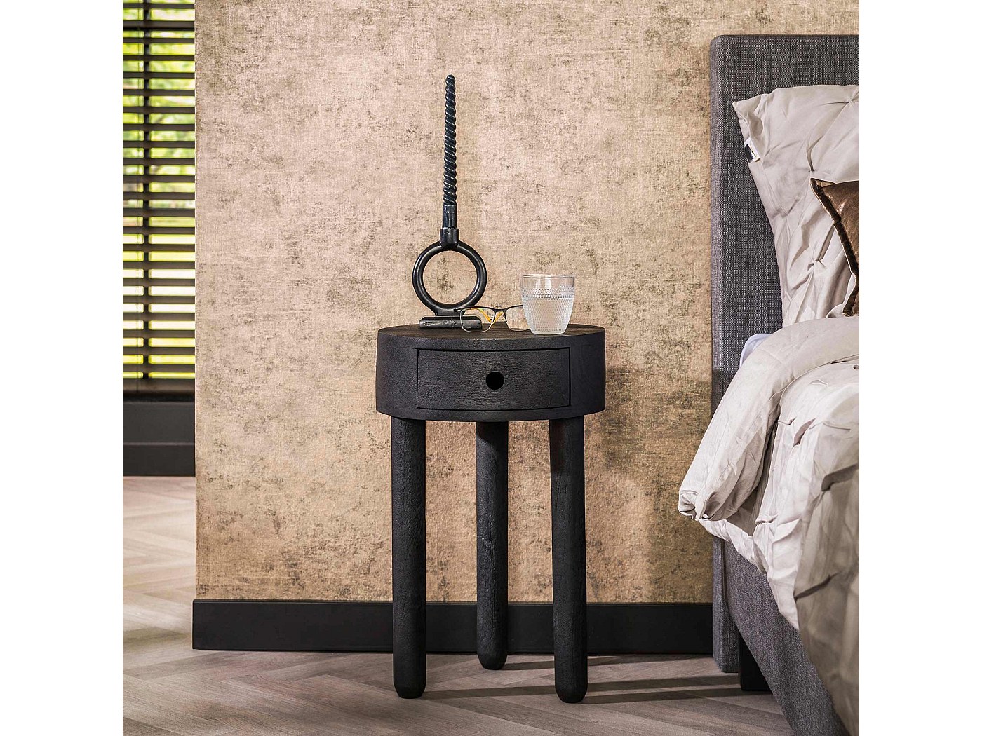 Table de chevet 1L Ronde Plein Bois - Acacia Massif Noir