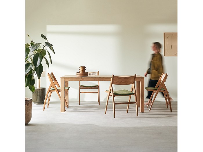 Tisch aus massivem Eichenholz mit Knoten, 6–8 Pers. Eden