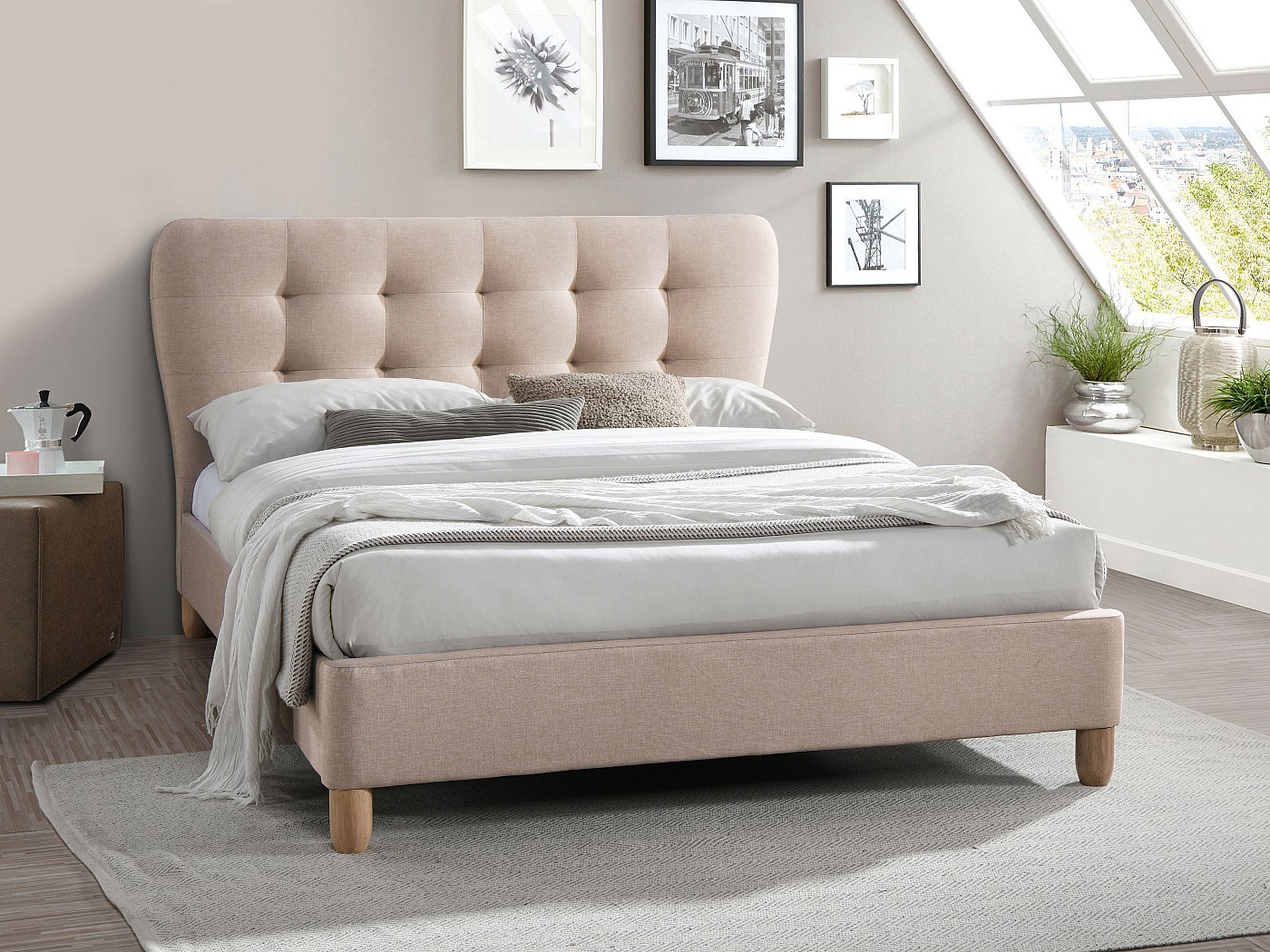 Polsterbett 140 x 190 cm mit gestepptem Kopfteil + Matratze - Stoff ...