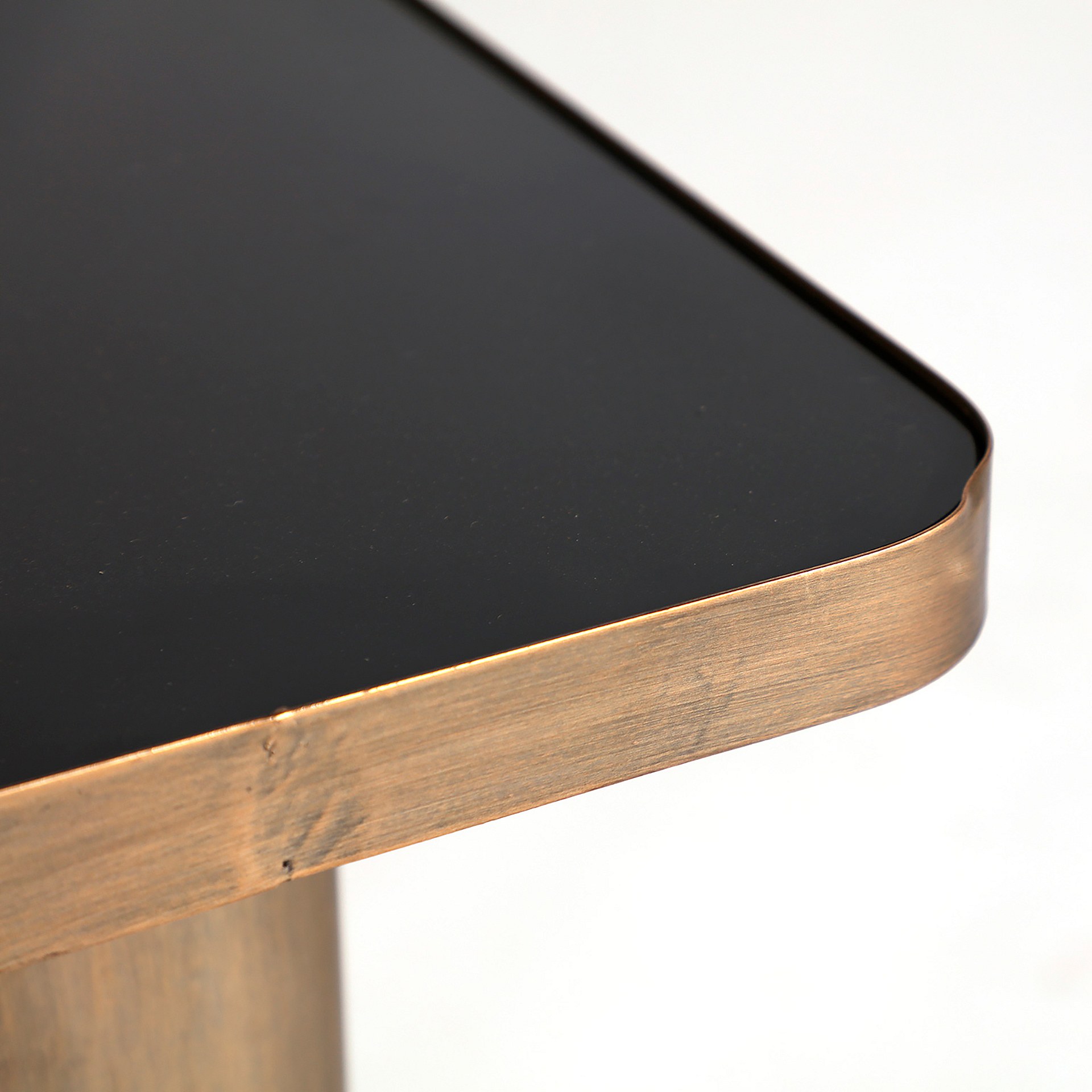 Table d'appoint en fer et verre doré 40x40x45