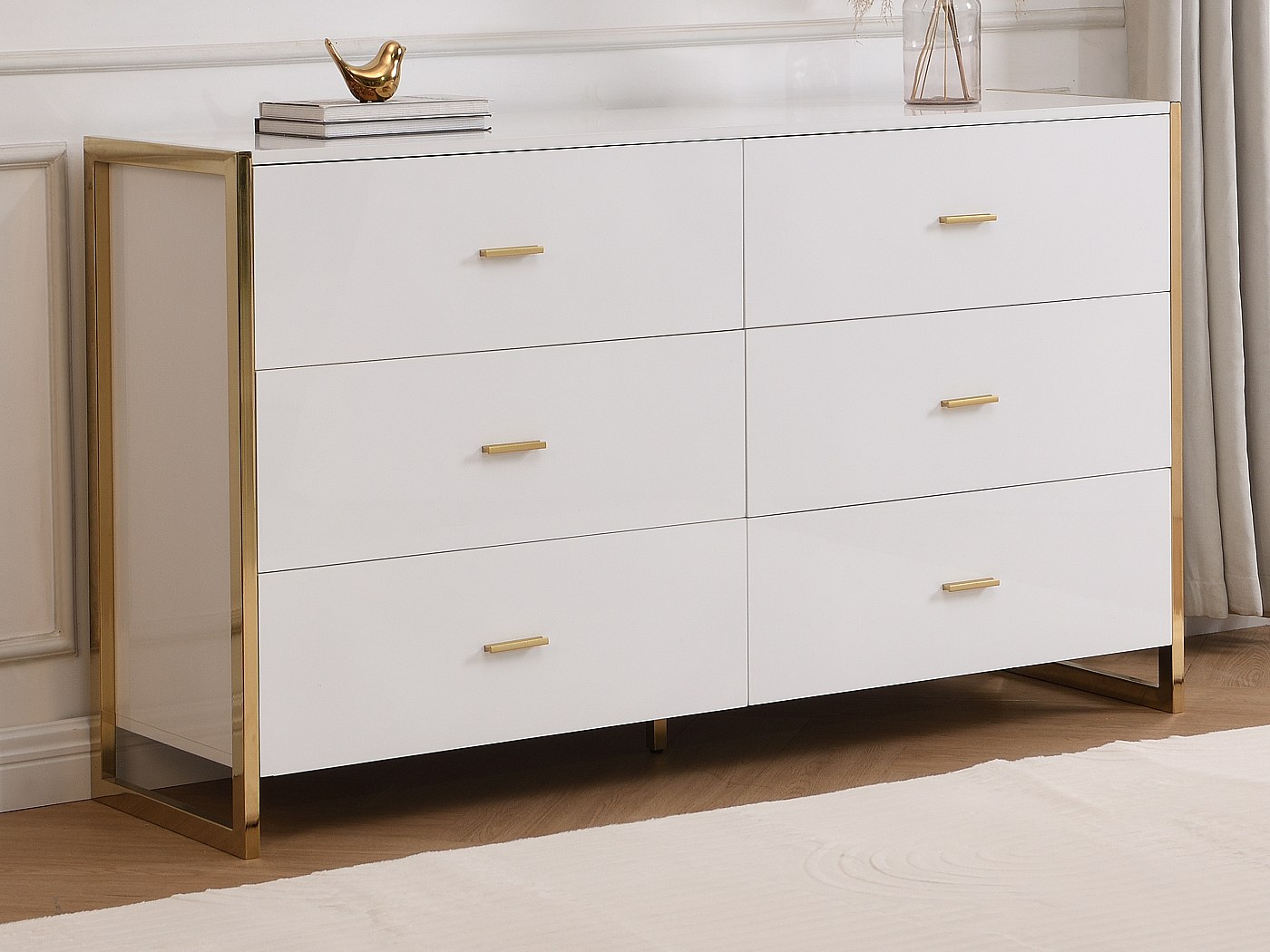 Commode 6 tiroirs en MDF blanc laqué et doré - OMBRELIA de Pascal Morabito